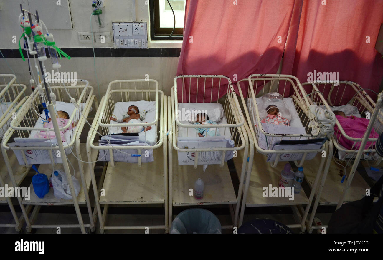 Pakistani mothers with their new born infants at local hospital on the ...