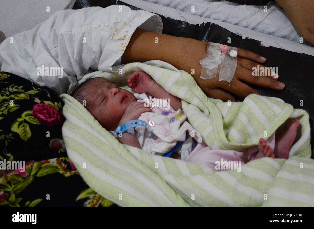 Pakistani mothers with their new born infants at local hospital on the ...