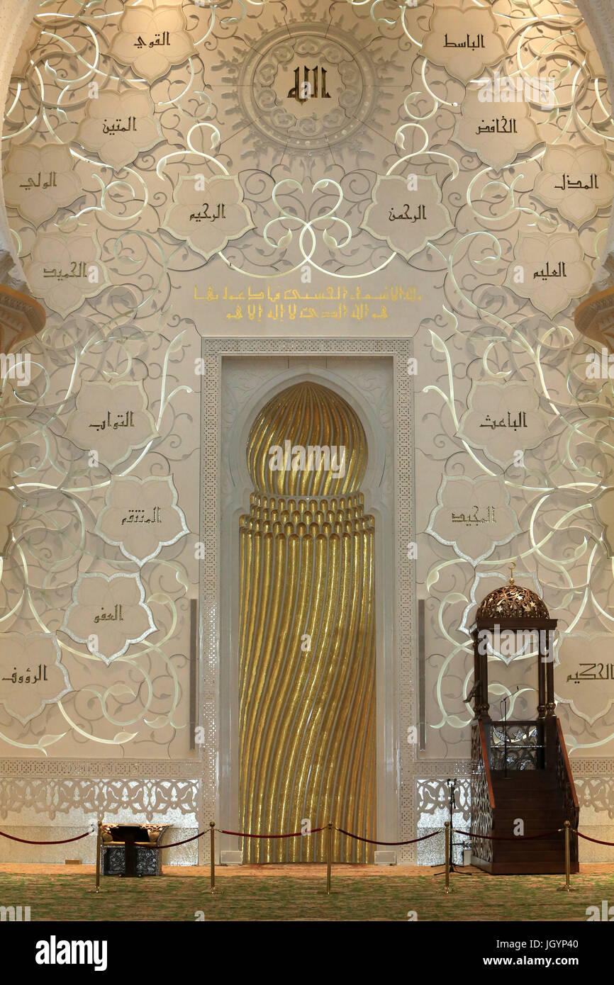 Mihrab and minbar mosquée abu dhabi hi-res stock photography and images ...