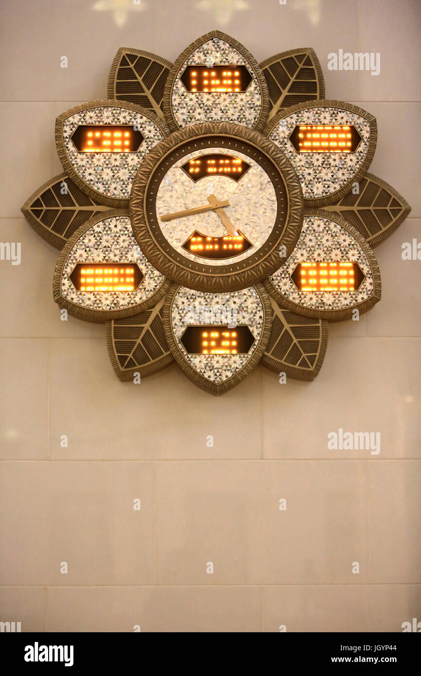 Clock mosque hi-res stock photography and images - Alamy