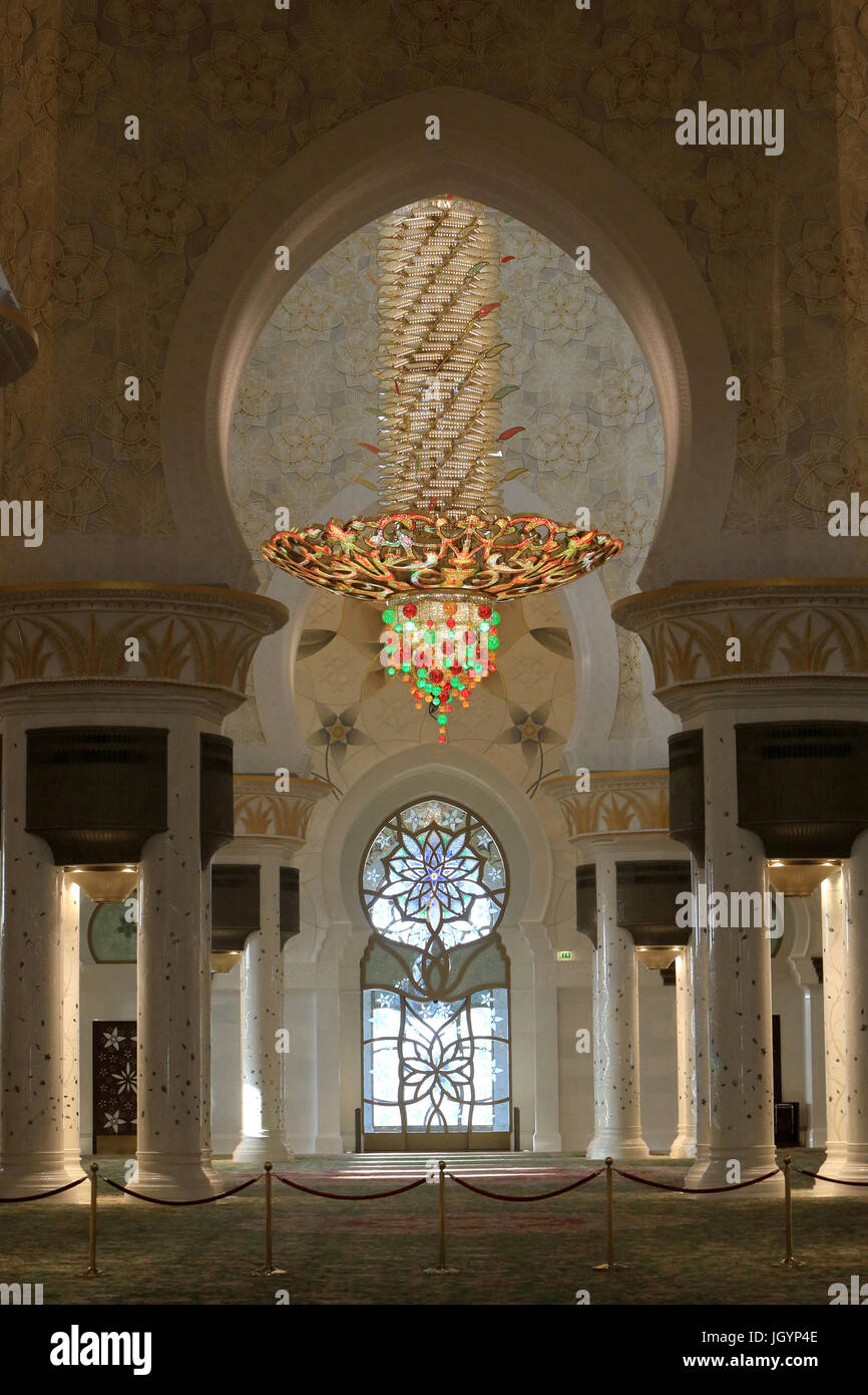 Abu dhabi mosque prayer hi-res stock photography and images - Alamy