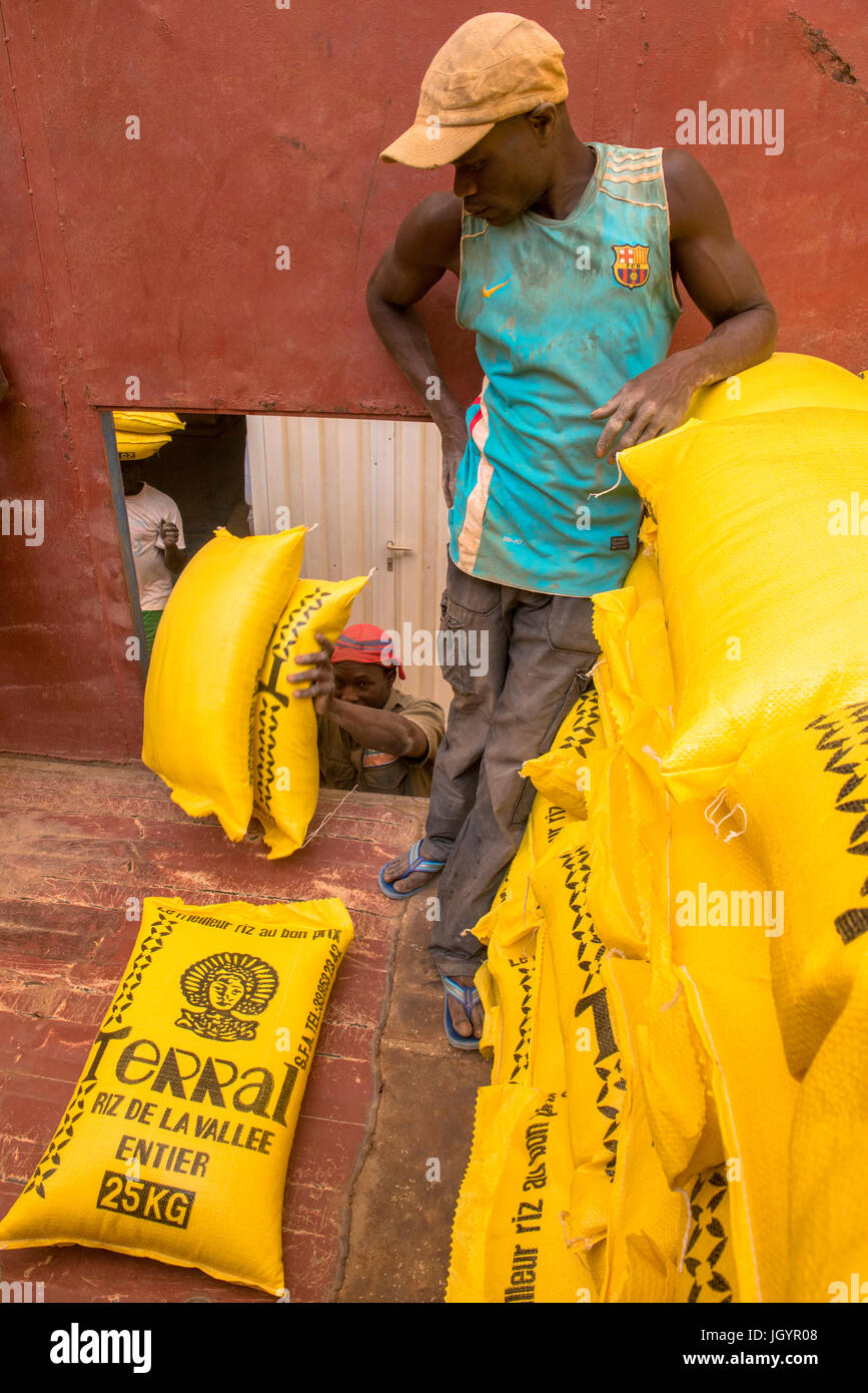 Truck loading hi-res stock photography and images - Alamy