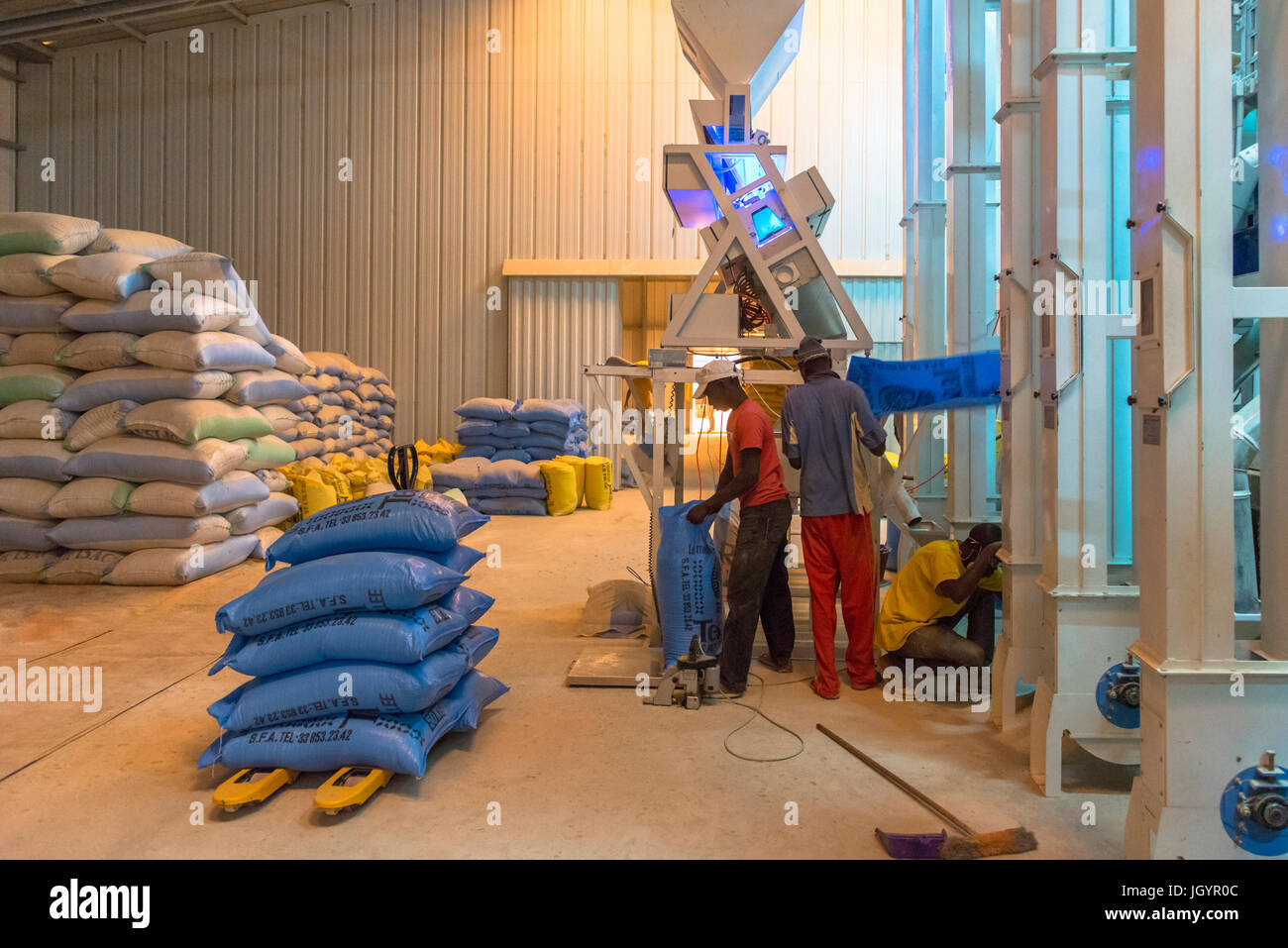 Usine afrique hi-res stock photography and images - Alamy