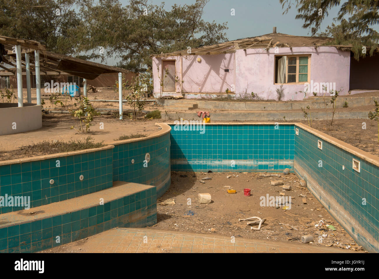 Disused swimming pool hi-res stock photography and images - Alamy