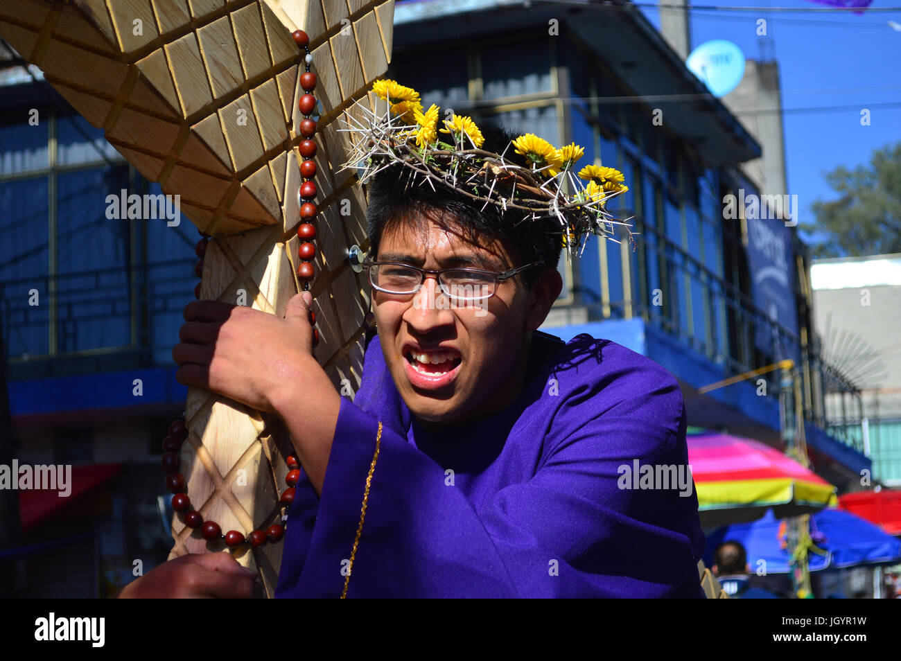 Way of the Cross on Good Friday in Iztapalapa, Mexico Stock Photo - Alamy