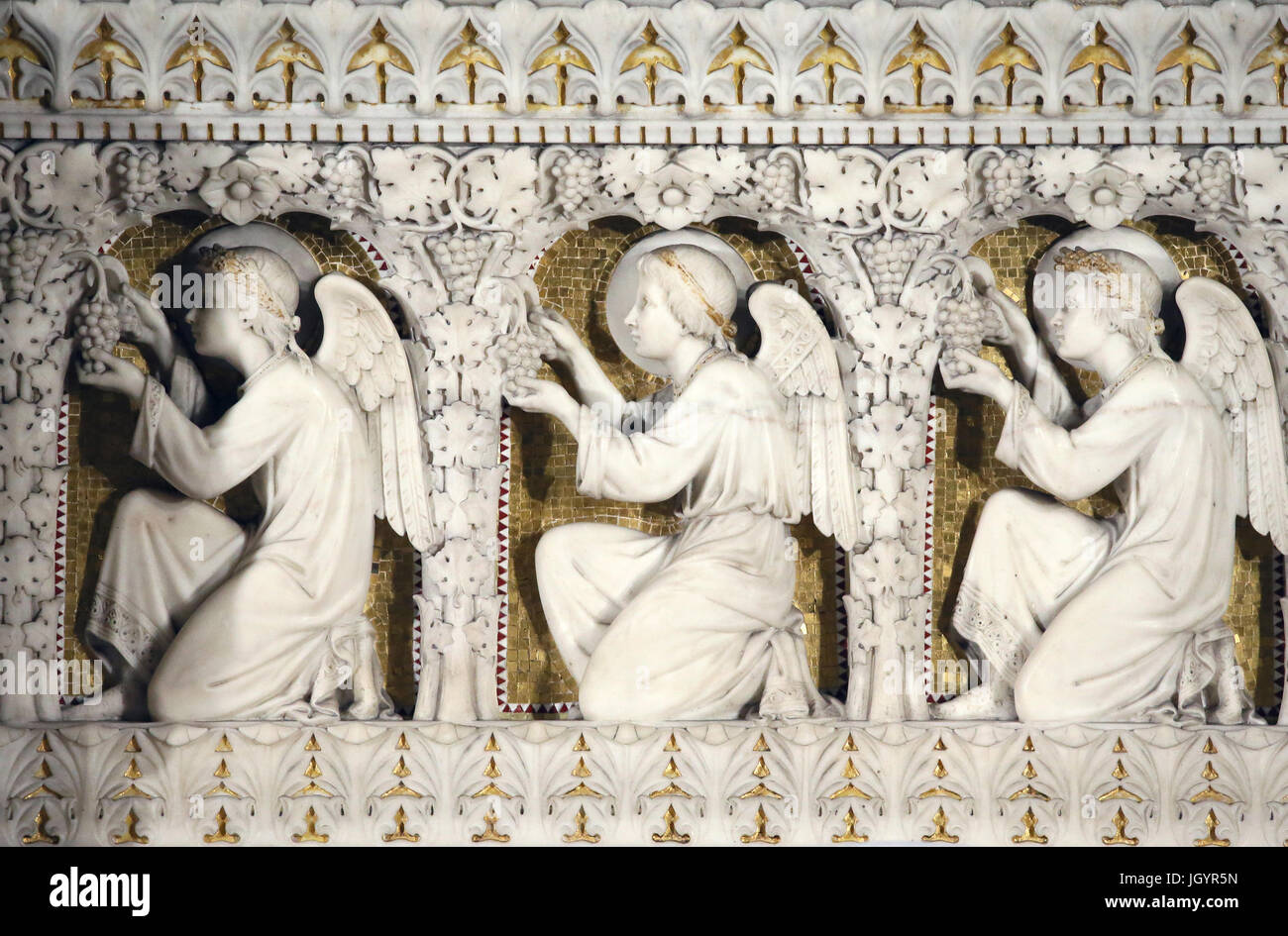 Altar angels hi-res stock photography and images - Alamy