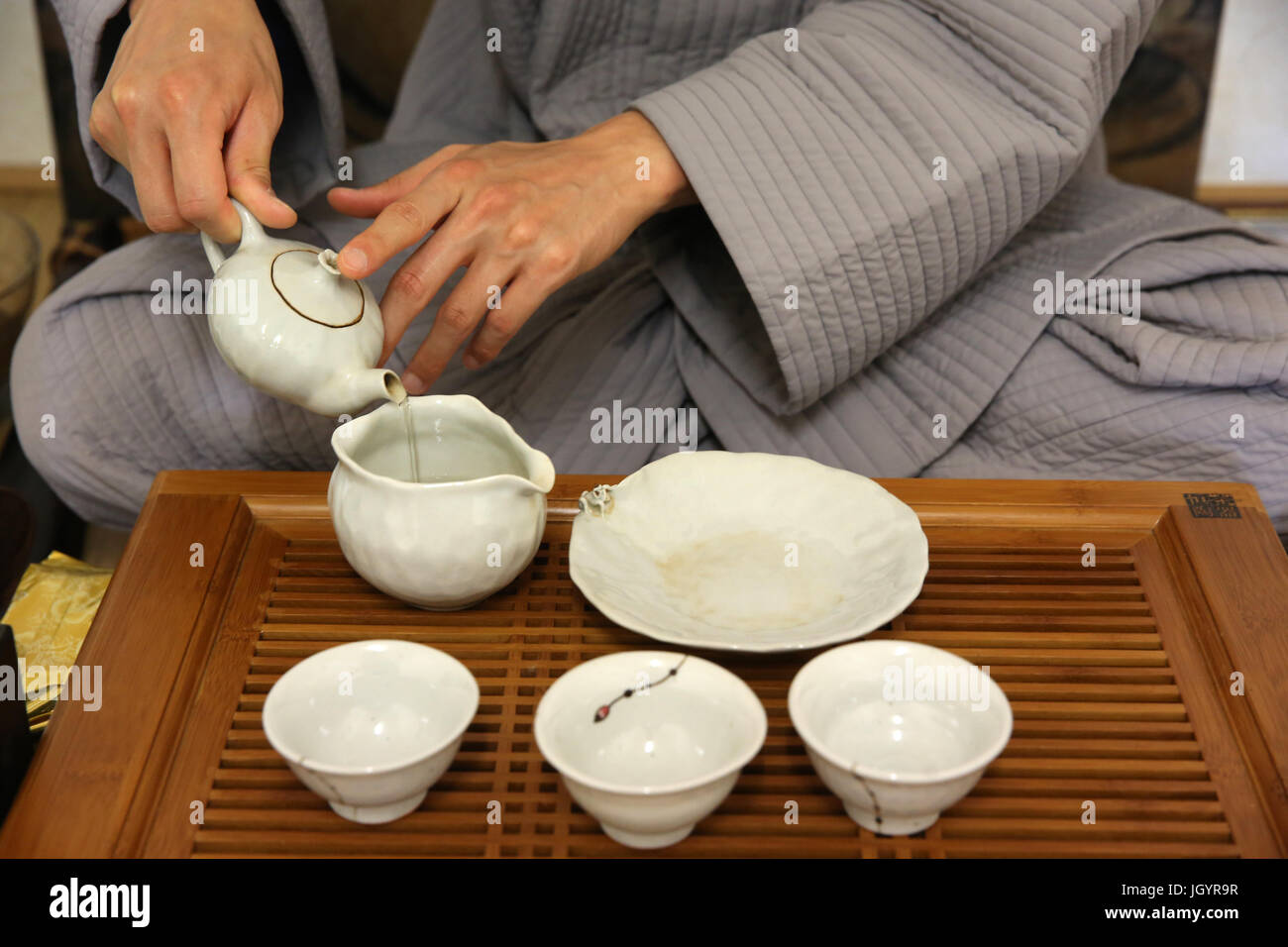 Tea ceremony in a Korean buddhist temple. France Stock Photo - Alamy
