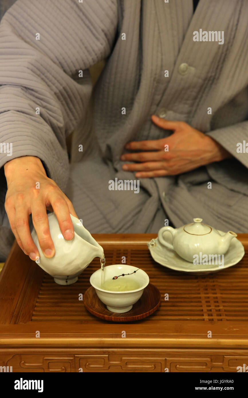 Tea ceremony in a Korean buddhist temple. France Stock Photo - Alamy