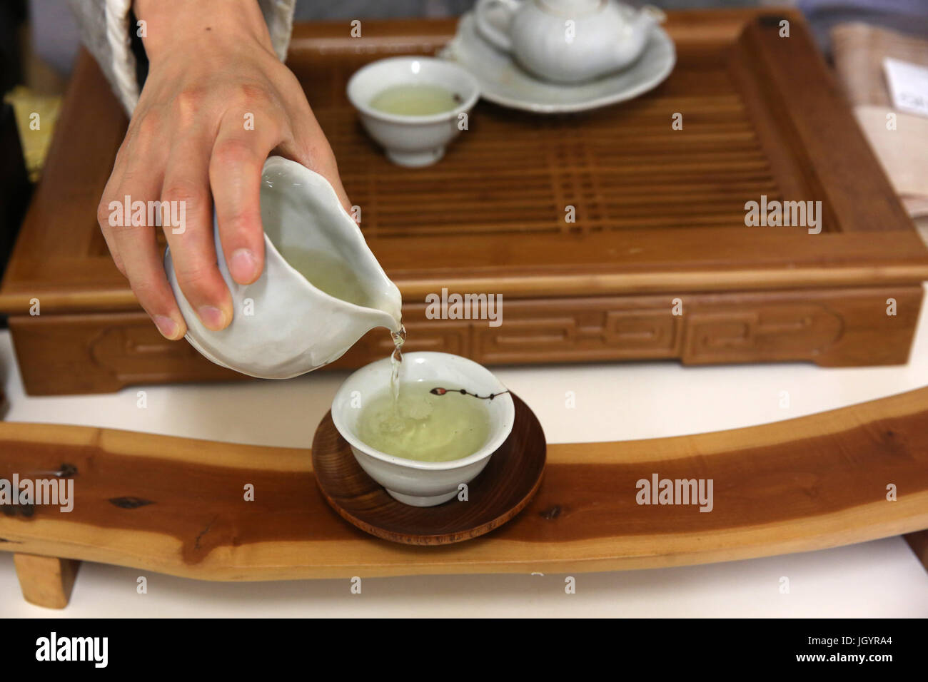 Tea ceremony in a Korean buddhist monastery. France Stock Photo - Alamy