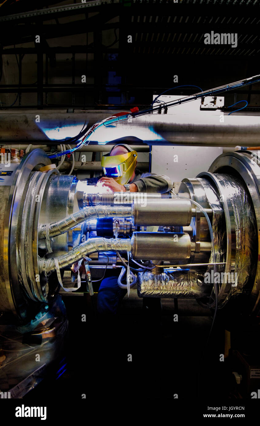 Cryogenic scientist hi-res stock photography and images - Alamy