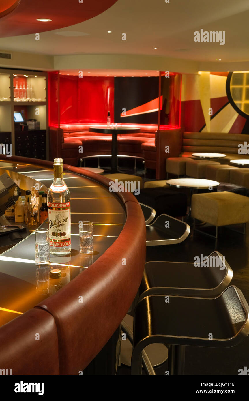 Retro bar hi-res stock photography and images - Alamy