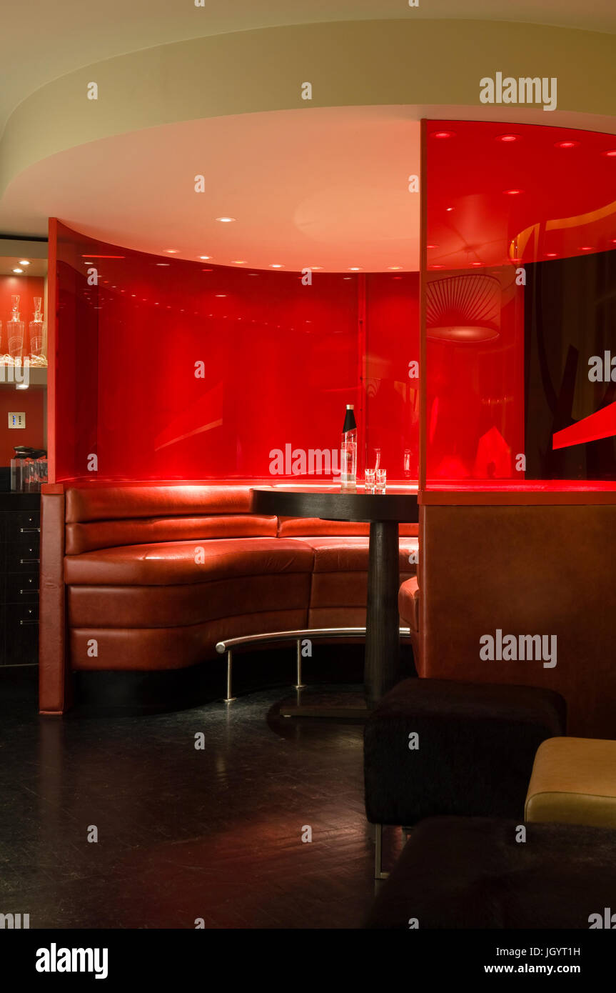 Retro bar hi-res stock photography and images - Alamy