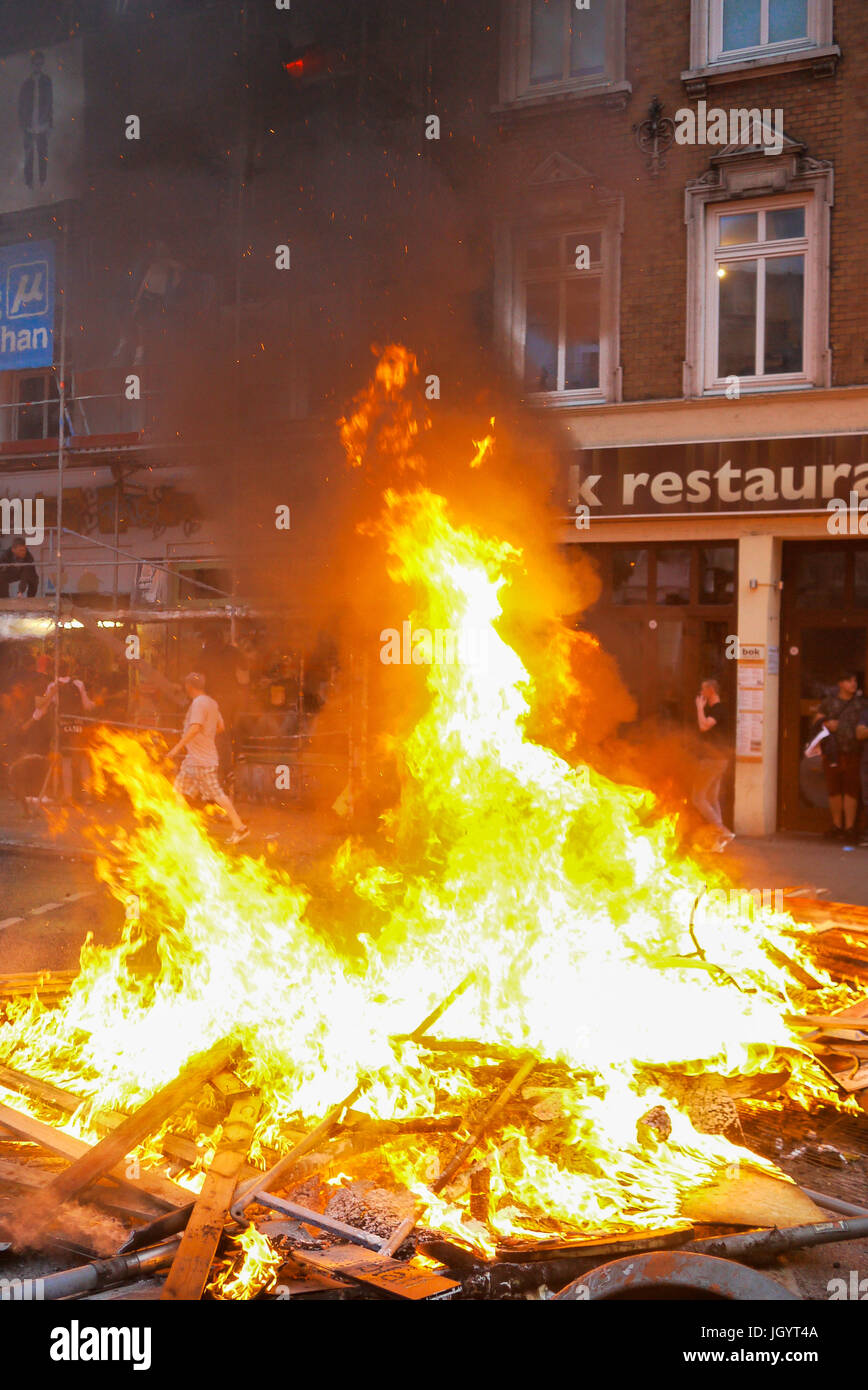 Black Bloks provoke violent riots in Hamburg (Germany) to protest G20 ...