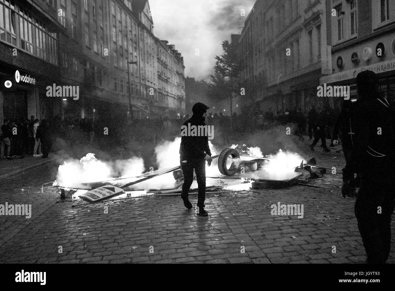 Black Bloks provoke violent riots in Hamburg (Germany) to protest G20 ...