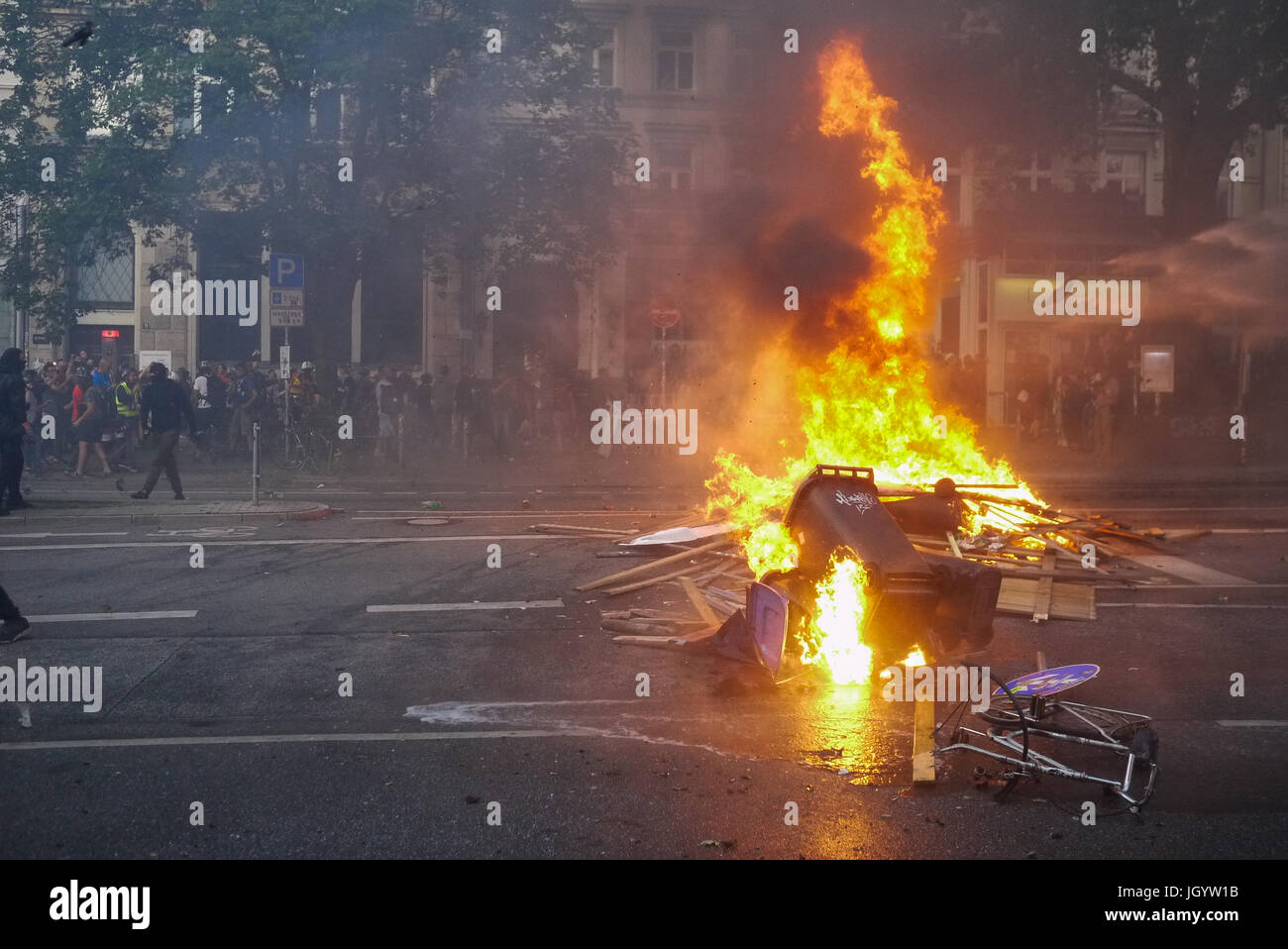 Black Bloks provoke violent riots in Hamburg (Germany) to protest G20 ...