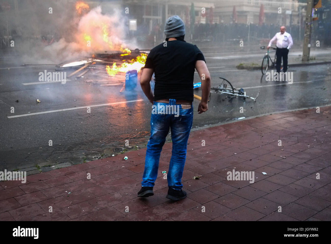 Black block g20 hamburg hi-res stock photography and images - Alamy