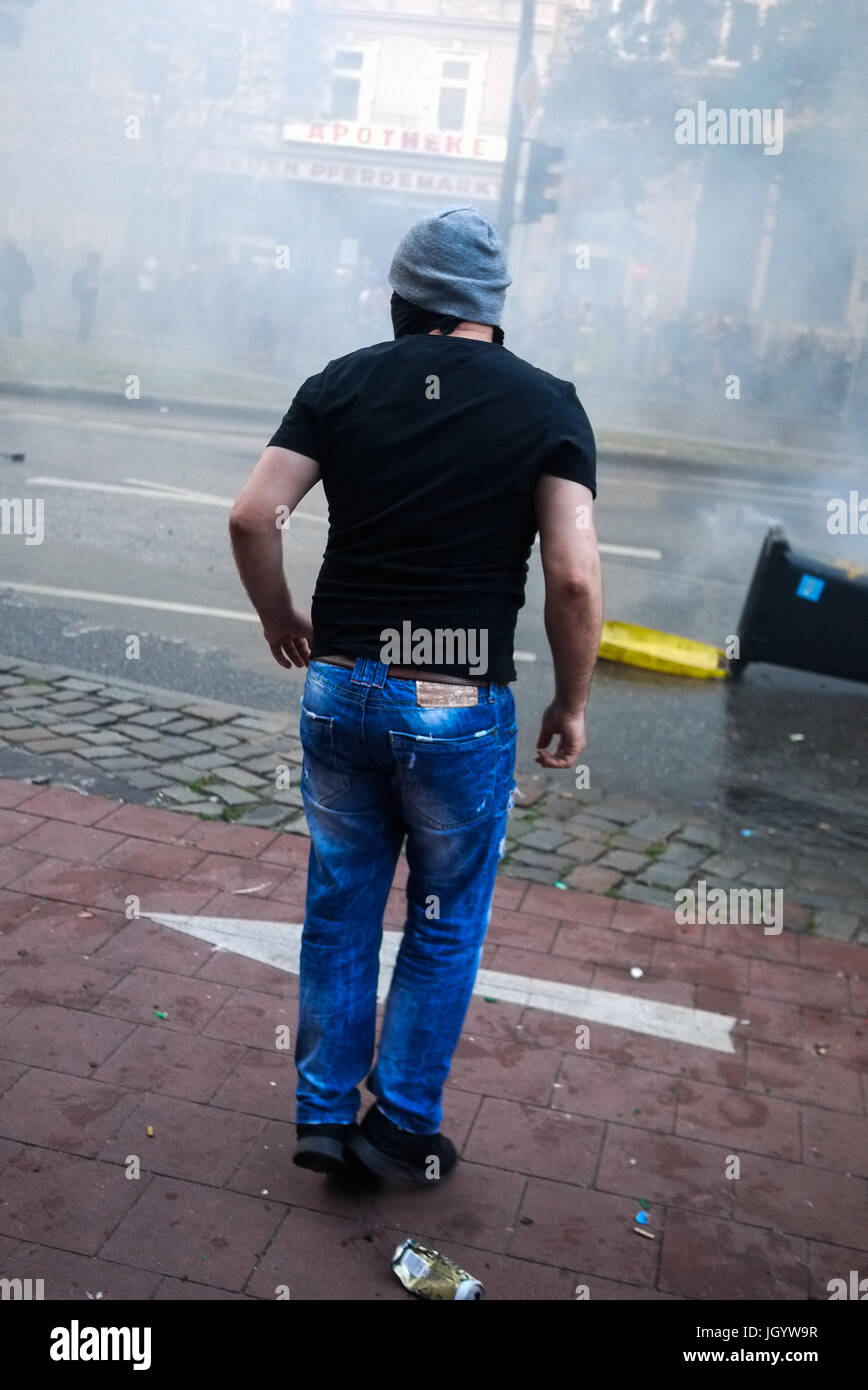 Black block g20 hamburg hi-res stock photography and images - Alamy