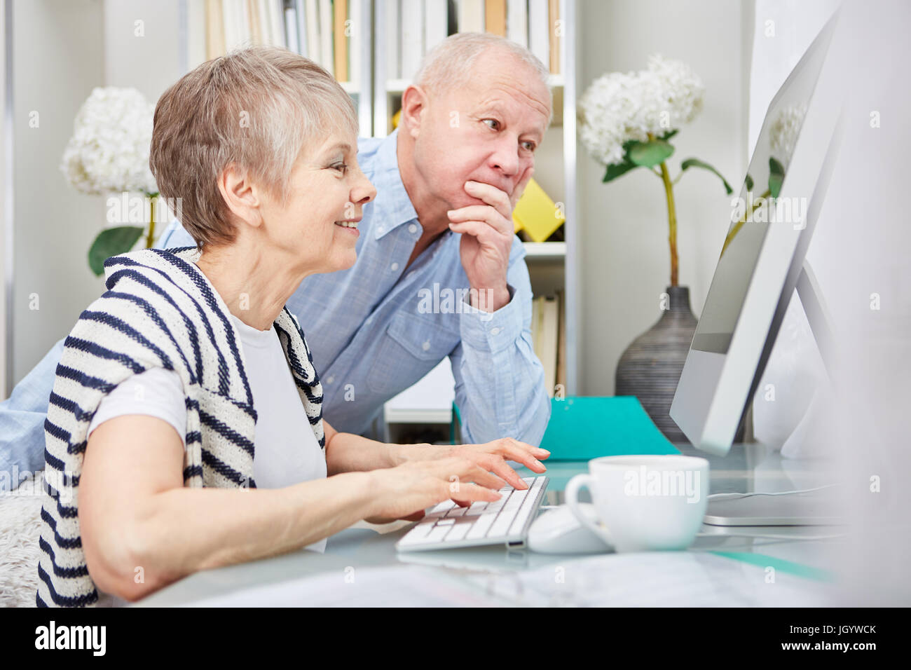 Pc monitor hi-res stock photography and images - Alamy
