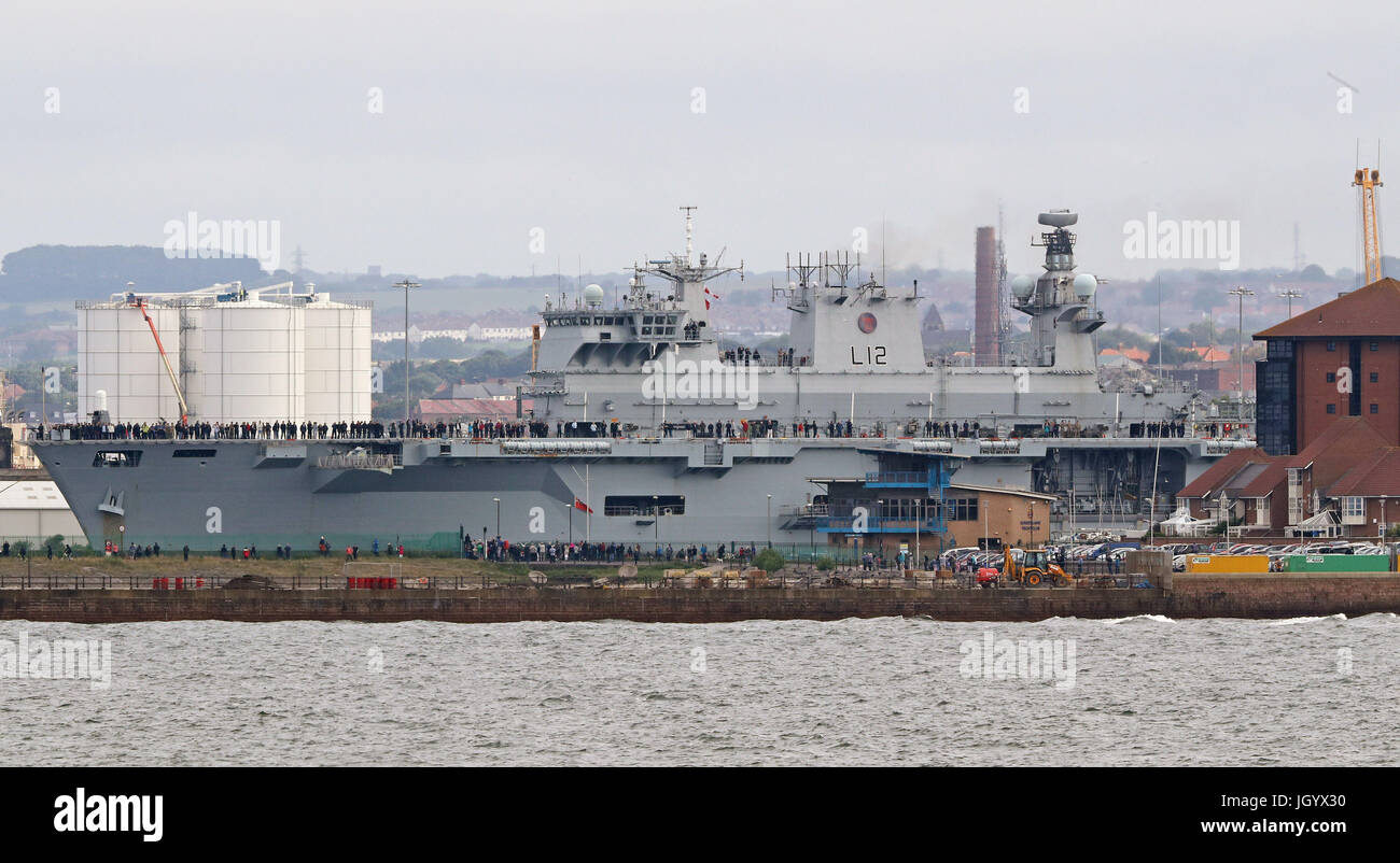 Hms ocean leaves sunderland hi-res stock photography and images - Alamy