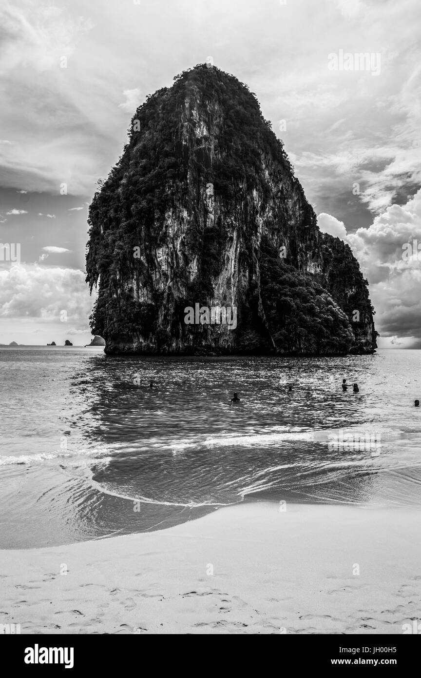 Lime stone formations beach hi-res stock photography and images - Alamy