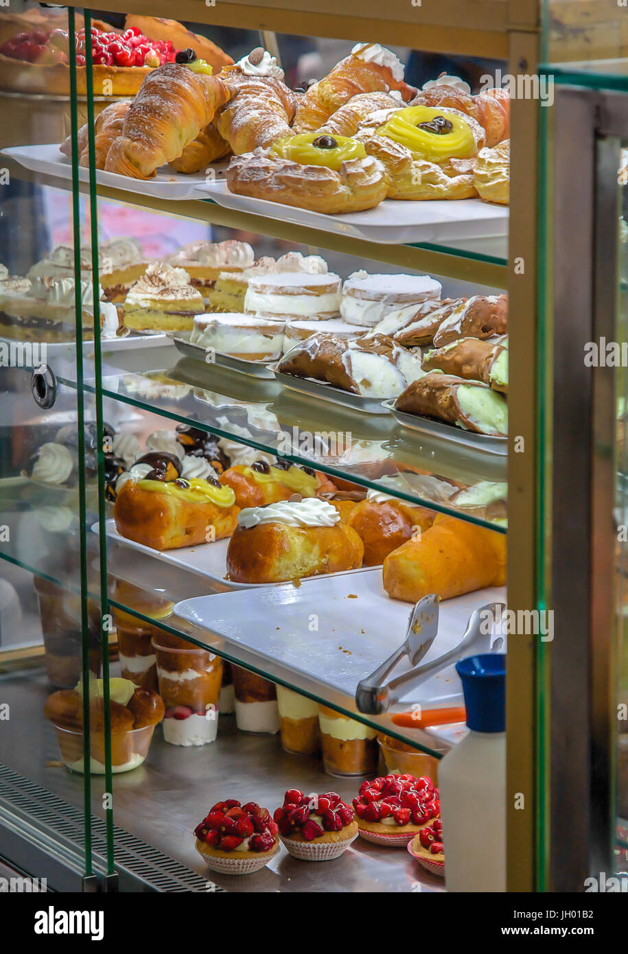 Neapolitan desserts hi-res stock photography and images - Alamy