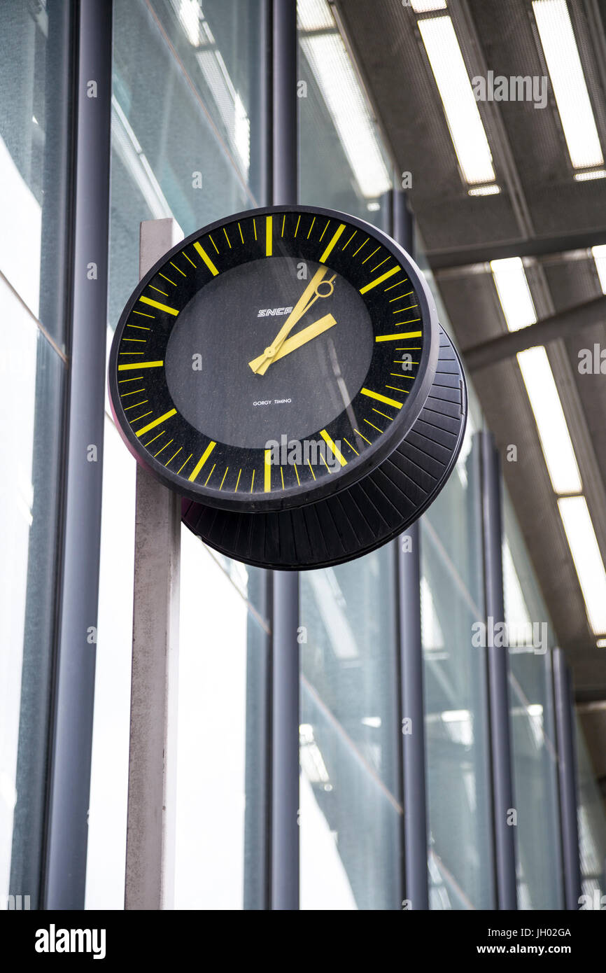 Clock hanging on building hi-res stock photography and images - Alamy