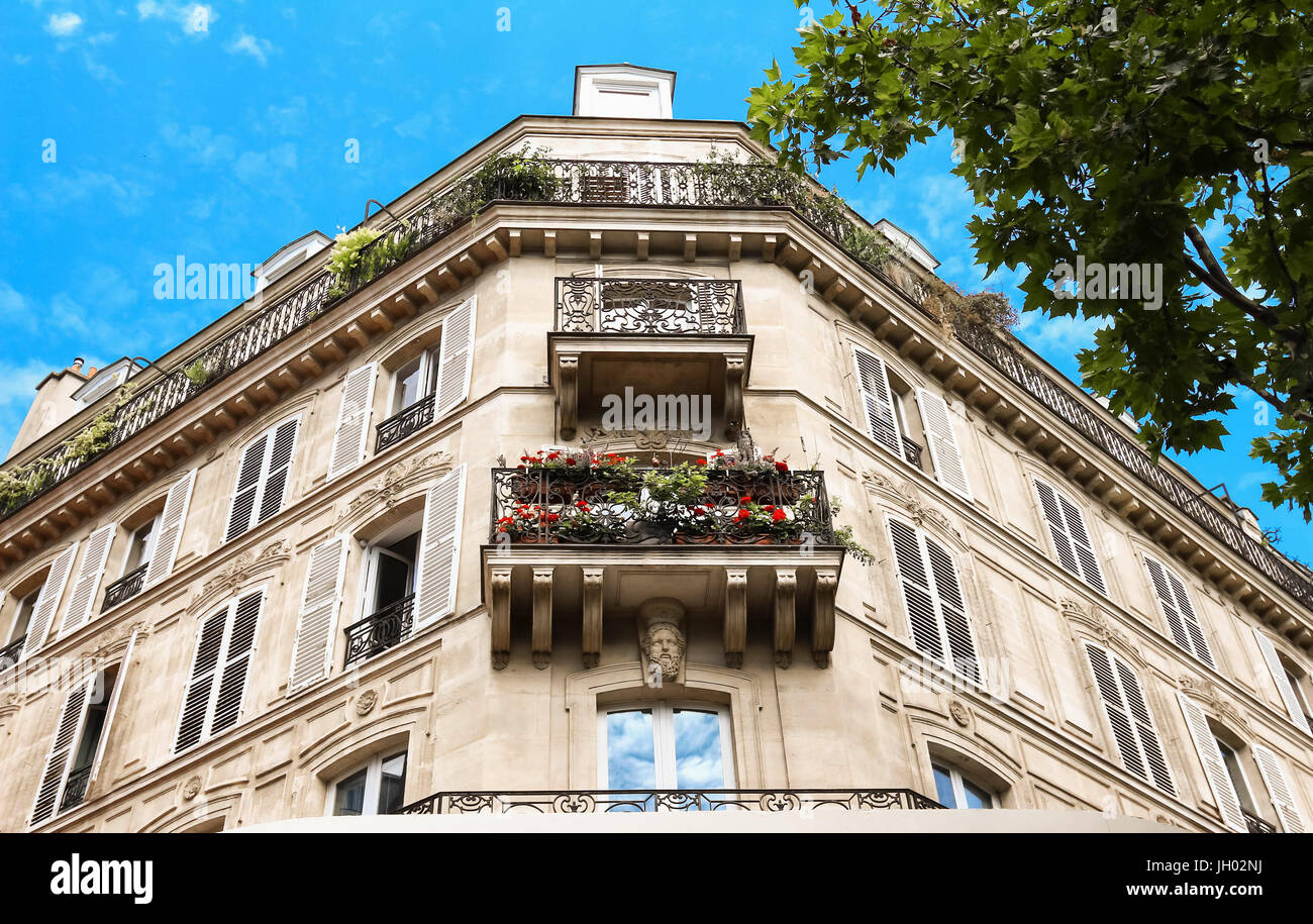 The facade of Parisian building, France Stock Photo - Alamy