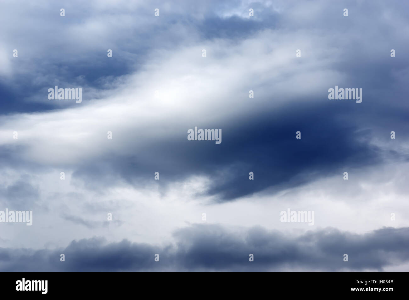 Dark and moody sky hi-res stock photography and images - Alamy