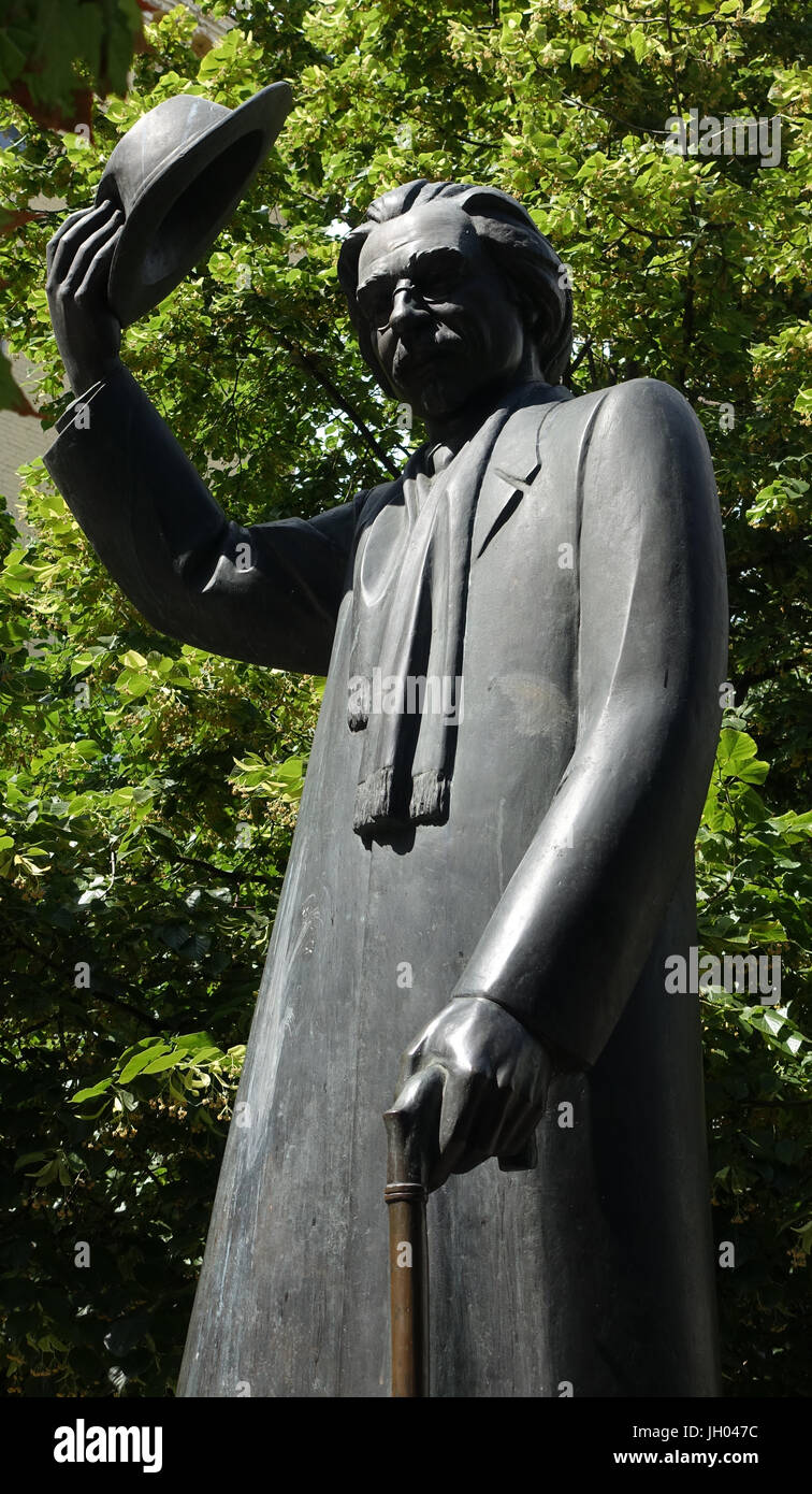 Sholem Aleichem statue Kiev, Ukraine Stock Photo - Alamy