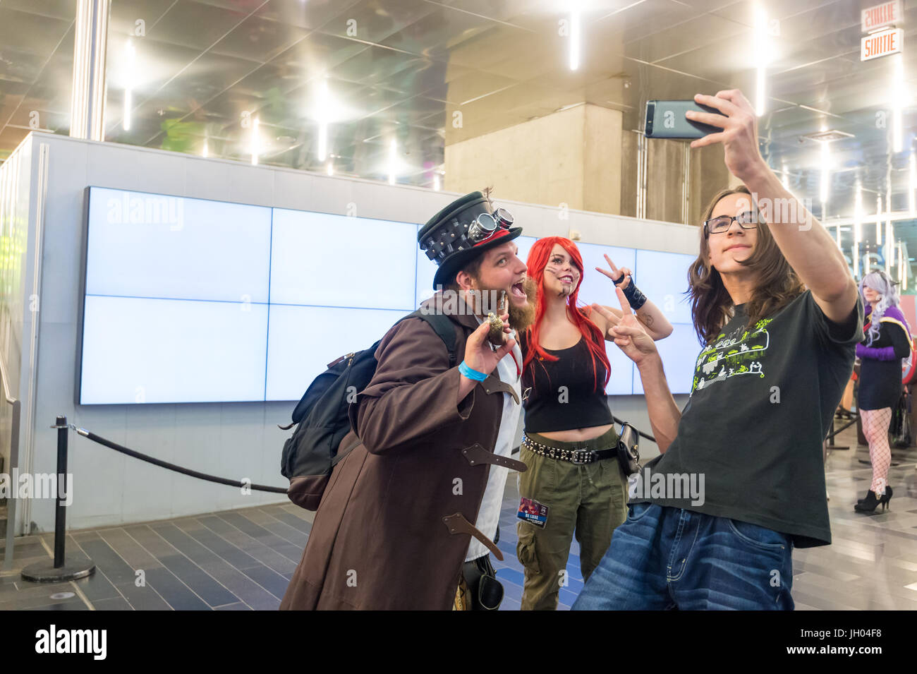 Costumes photos hi-res stock photography and images - Alamy