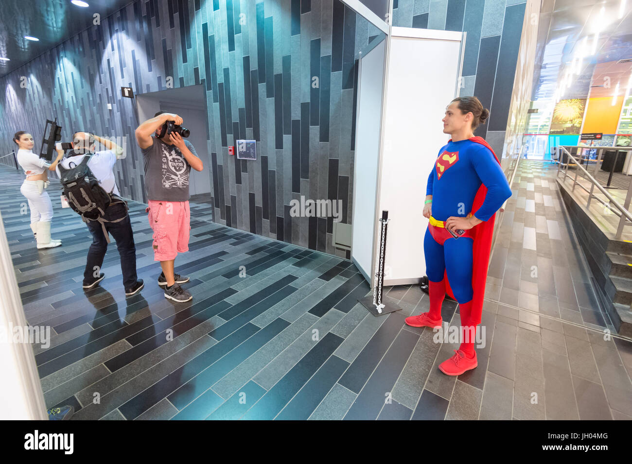 Superman cosplay fan hi-res stock photography and images - Alamy