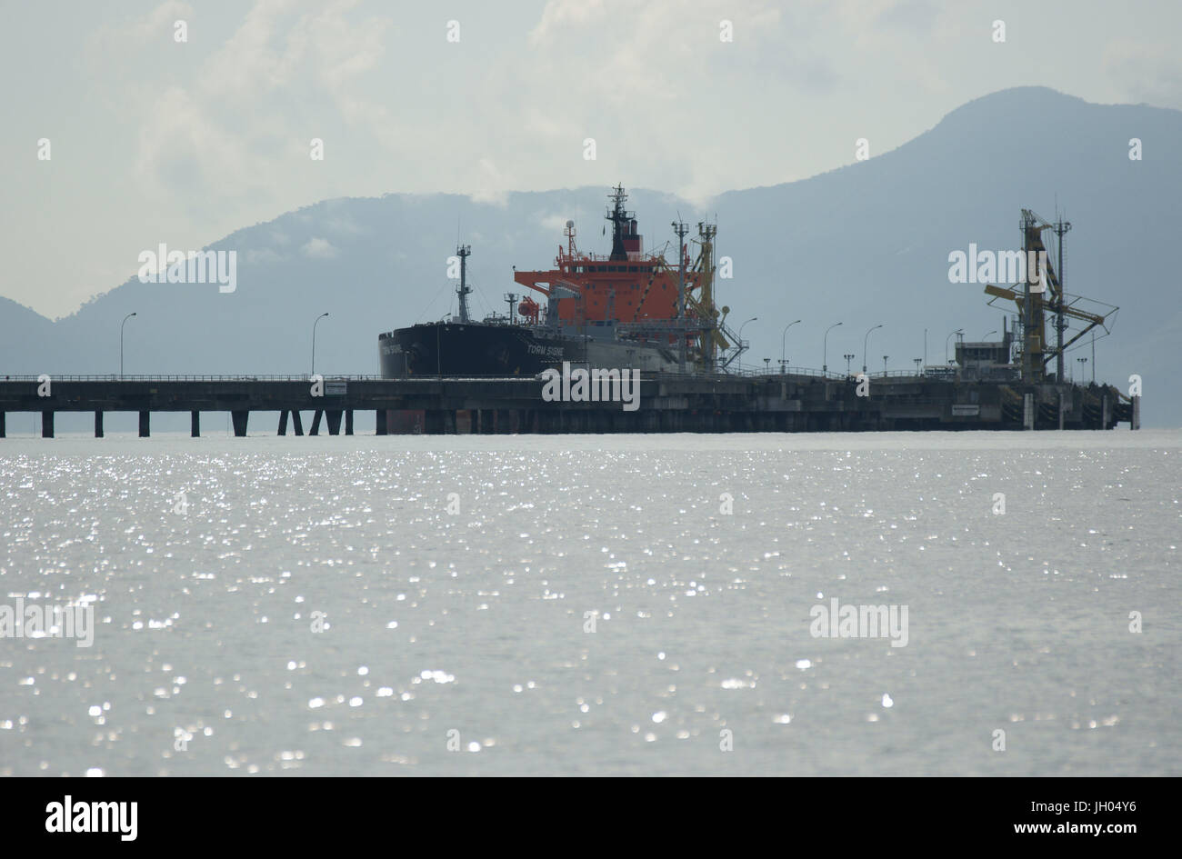 Tow trucks crane hi-res stock photography and images - Alamy