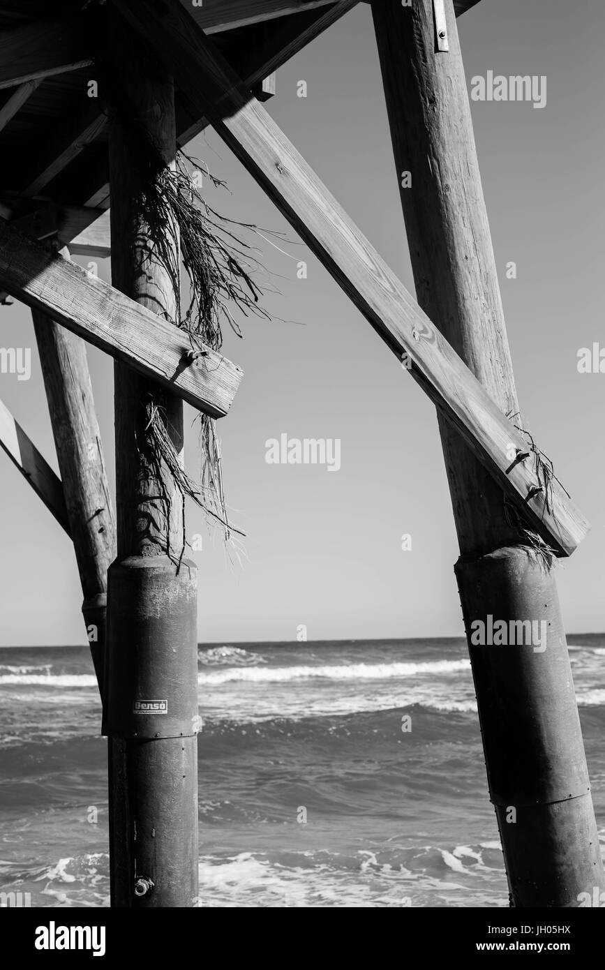 Underneath building Black and White Stock Photos & Images - Alamy