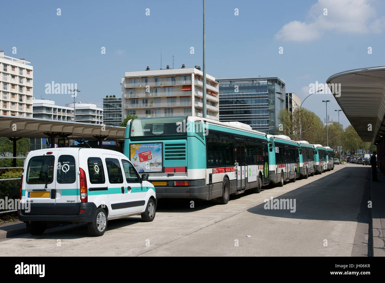 Road station of the Sèvres Bridge, Bolougne-Billancourt, Hauts-de-Seine ...