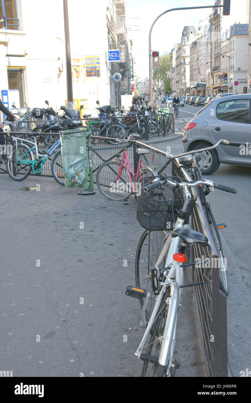 Paris signals hi-res stock photography and images - Alamy