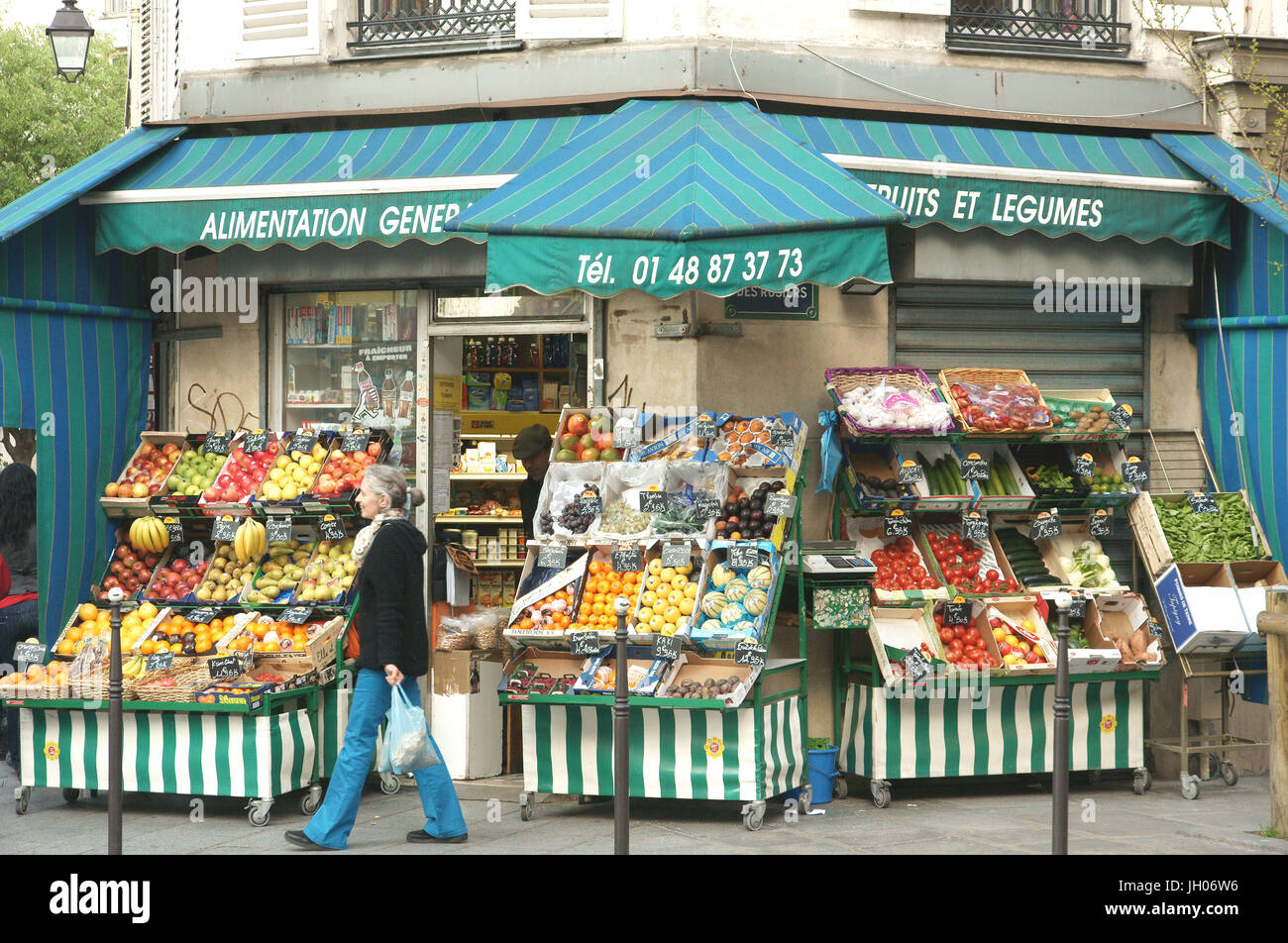 Newsstand of Fruits, Rue des Rosiers, 4ème arrondissement, (75004 ...