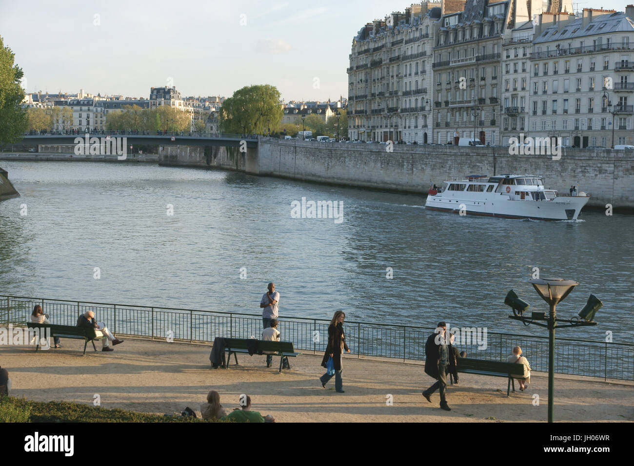 Quai de lhotel de ville hi-res stock photography and images - Alamy
