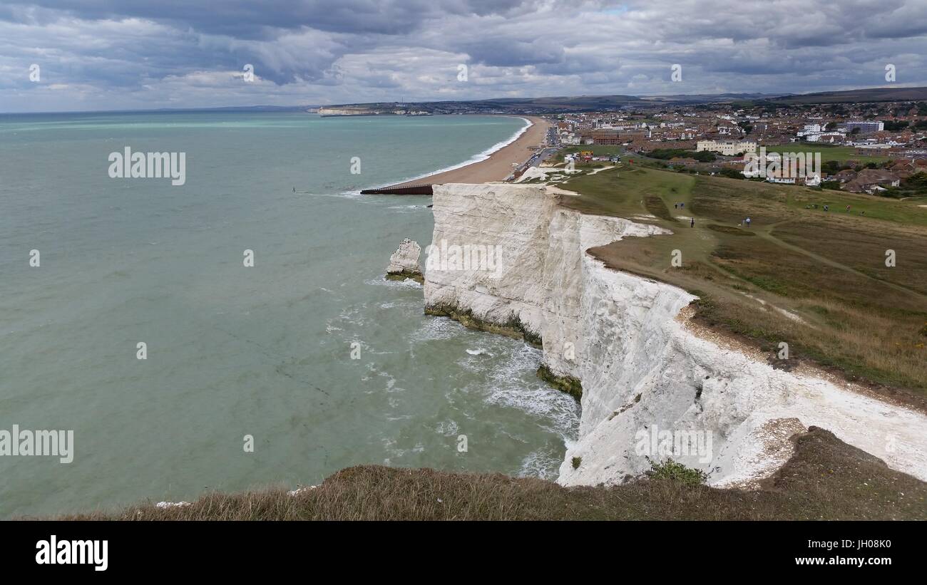 White waves sea cliffs hi-res stock photography and images - Alamy
