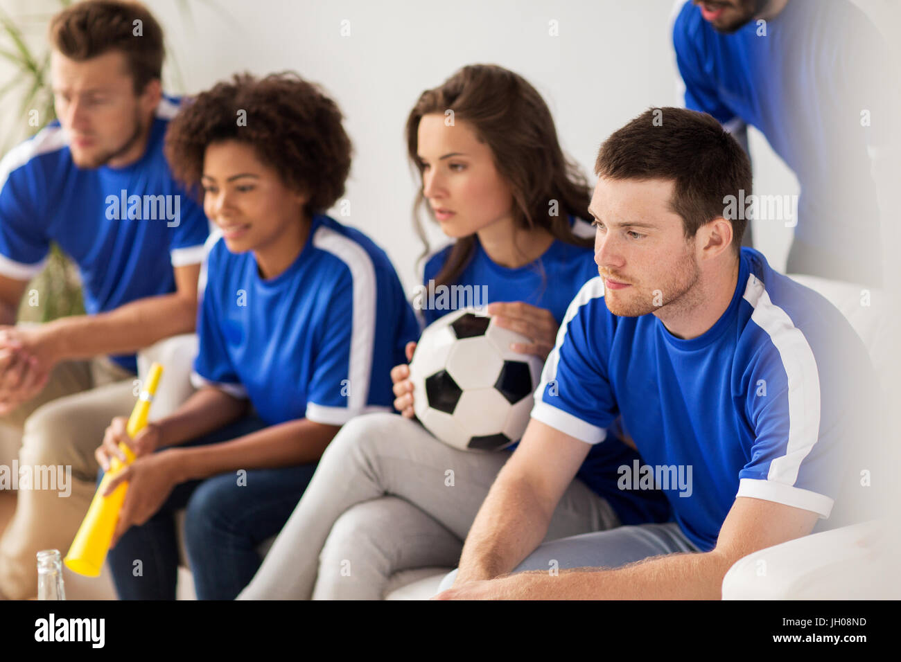 Football fan, watching soccer hi-res stock photography and images - Alamy
