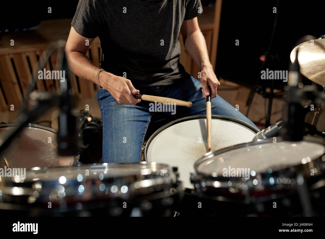 Man playing drum hi-res stock photography and images - Alamy