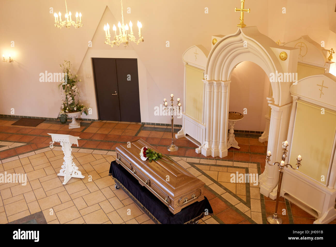 coffin with flowers and stand at funeral in church Stock Photo - Alamy