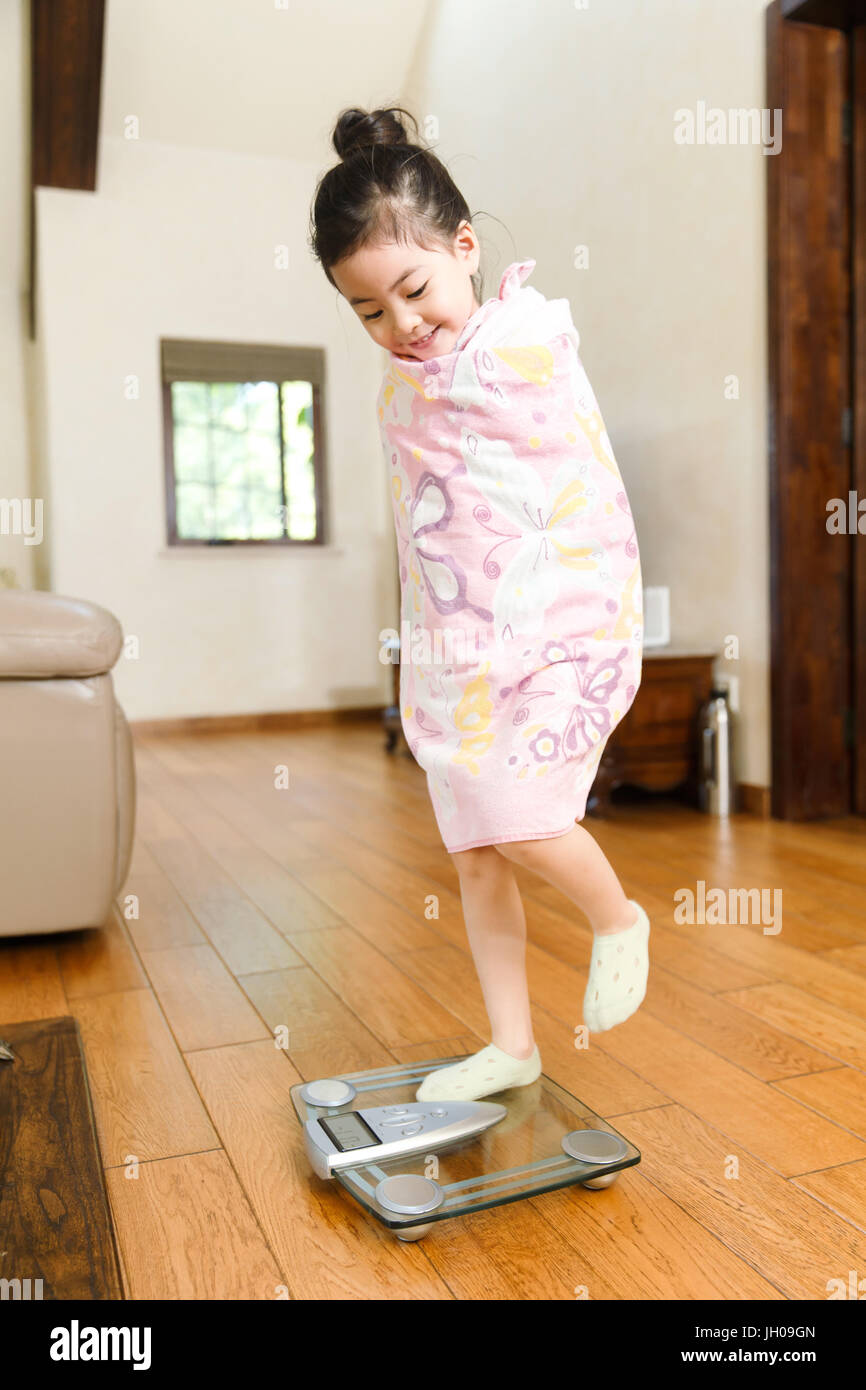 Little girl on scale Stock Photo - Alamy