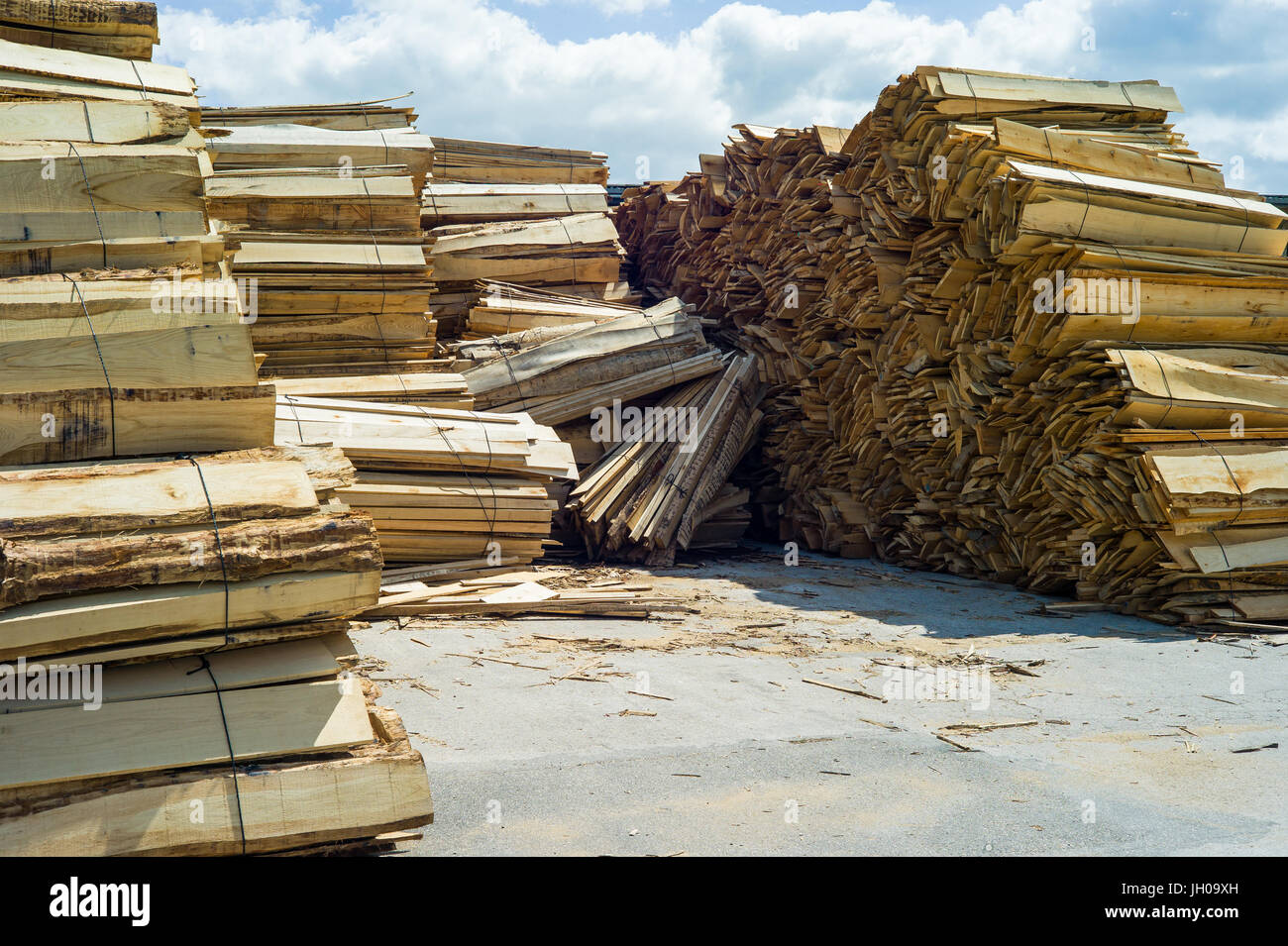 Stacking ground hi-res stock photography and images - Alamy