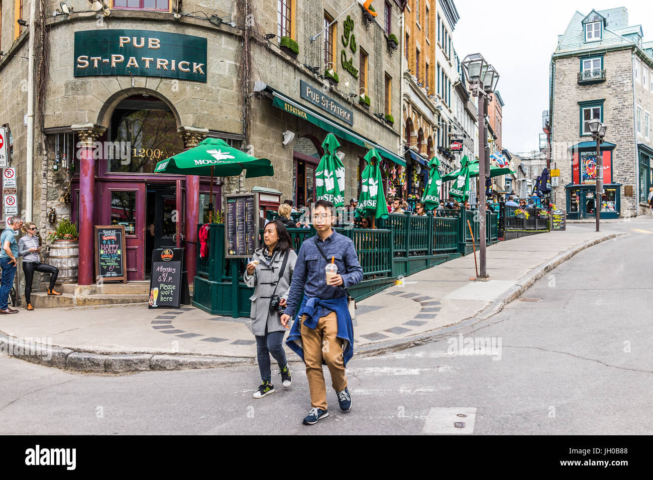 Quebec road signs hi-res stock photography and images - Alamy