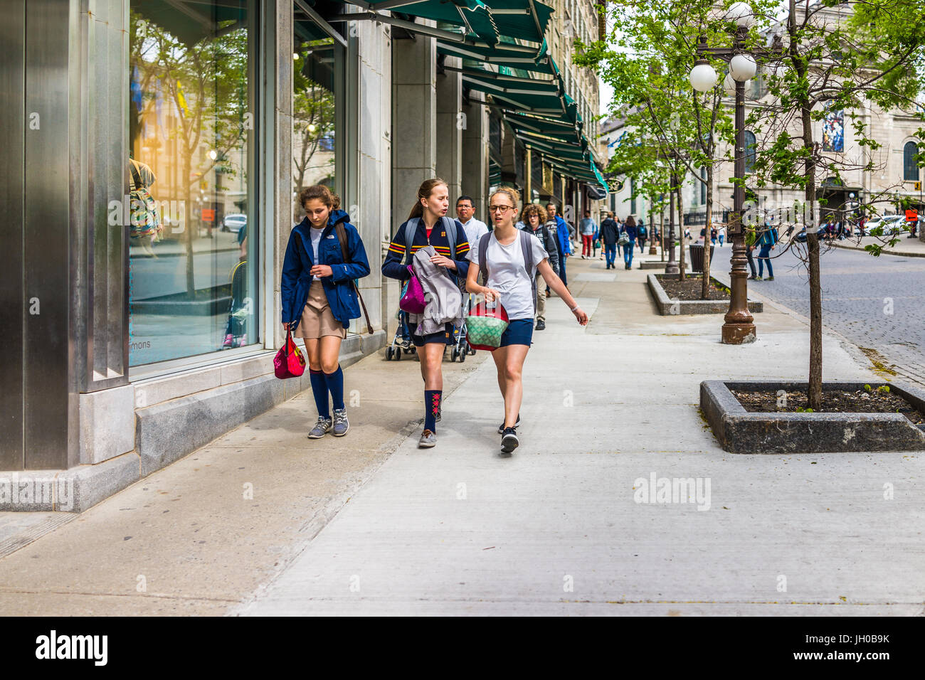 Group of girls walking downtown hi-res stock photography and images - Alamy