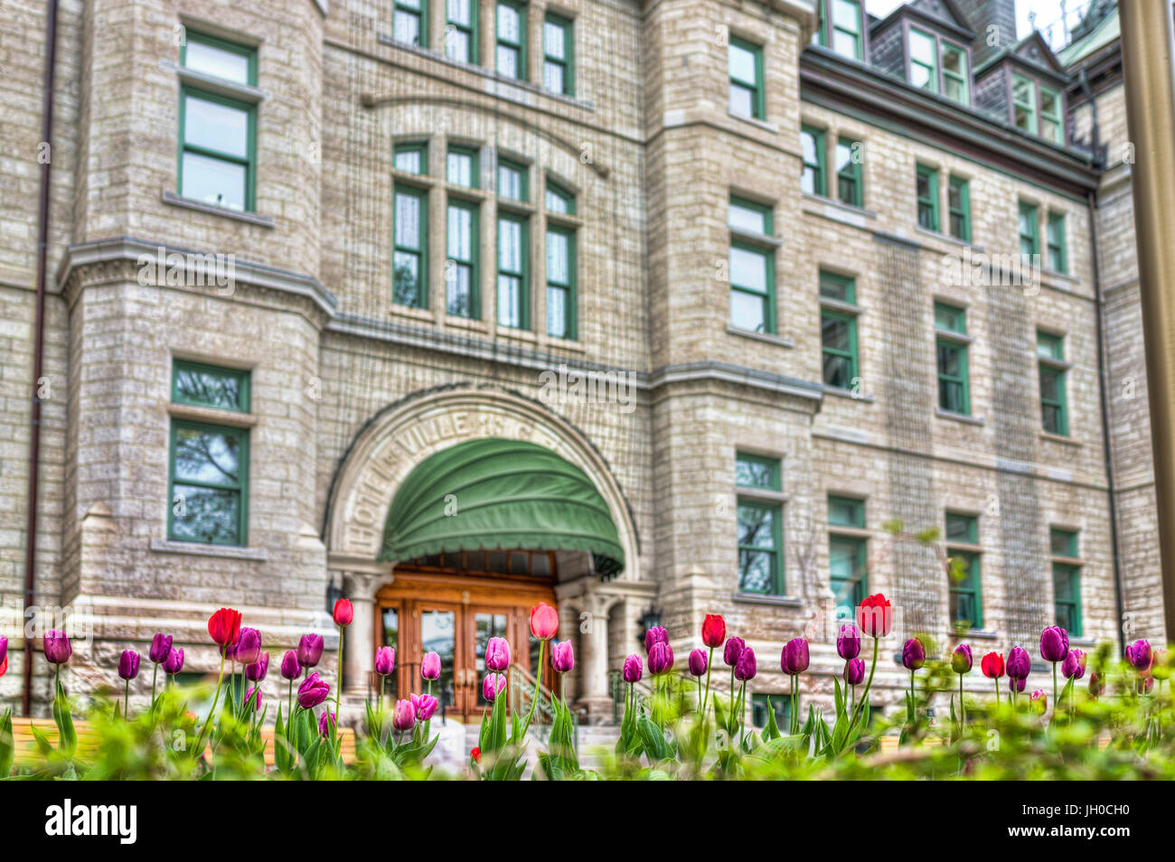 Canada quebec city red door hi-res stock photography and images - Alamy