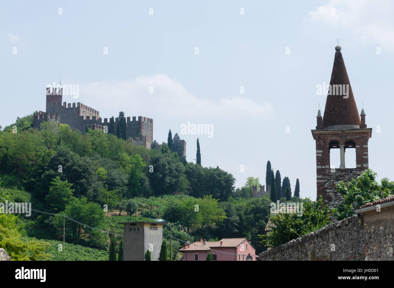 Castello di Soave in the wine producing town of Soave, Italy Stock ...