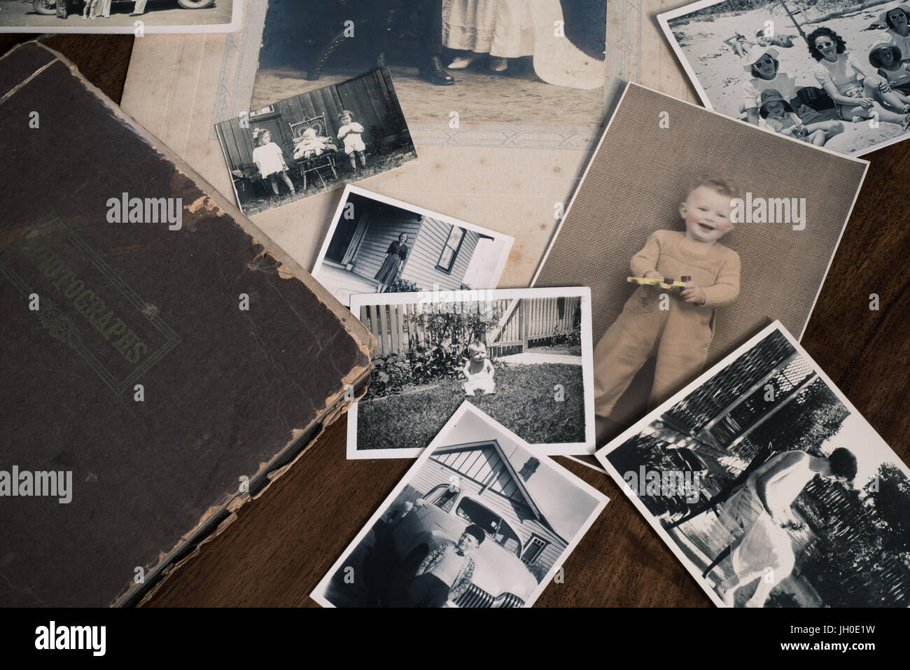 Vintage photo album hi-res stock photography and images - Alamy