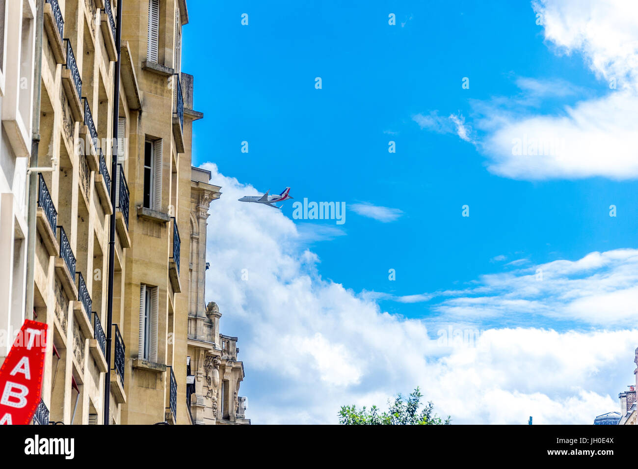 Aircrafts formation hi-res stock photography and images - Alamy