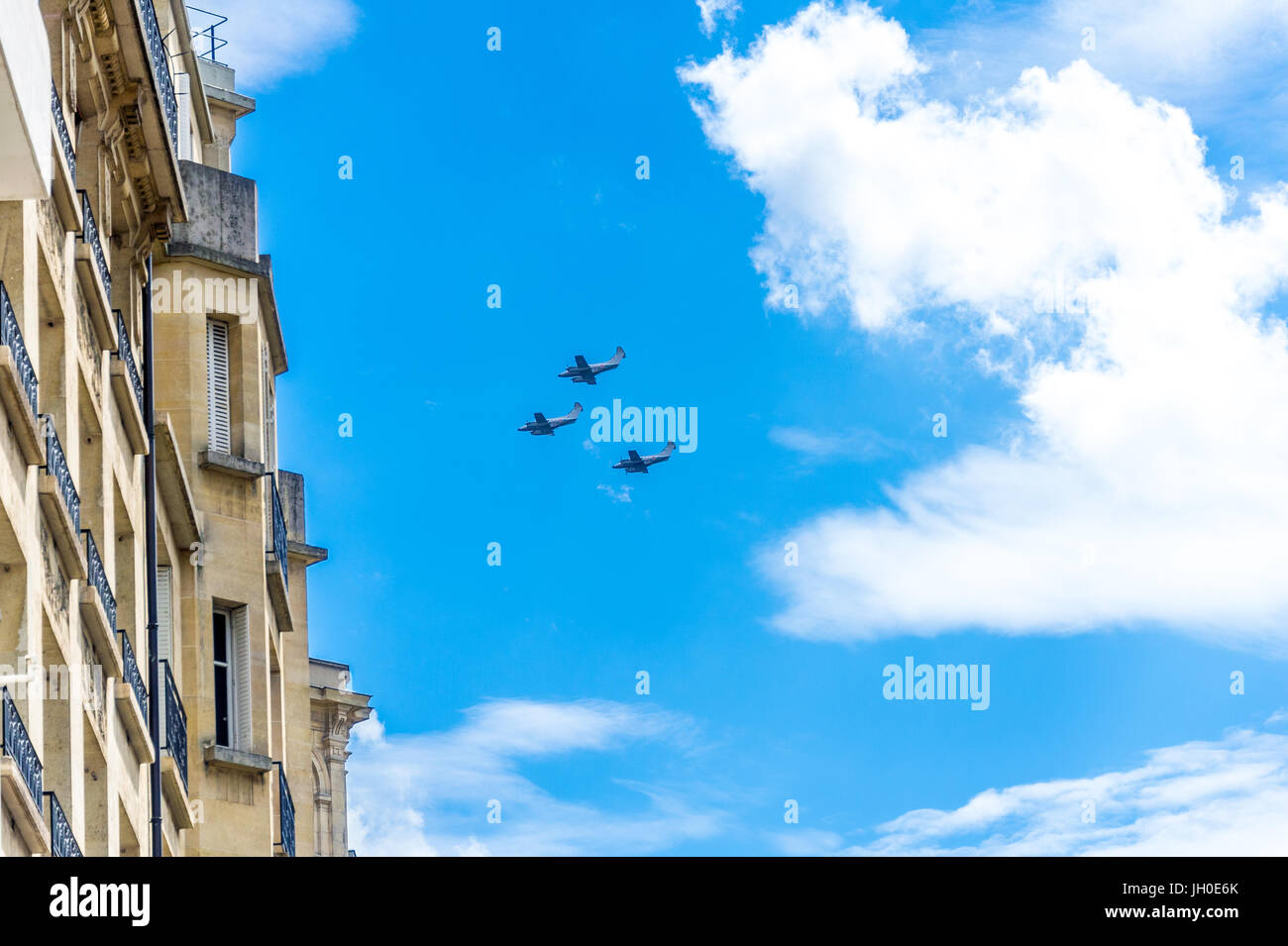 Bastille day france planes hi-res stock photography and images - Alamy